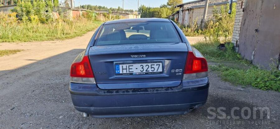 Zils Volvo S60 2001 Daugavpils, ar dzinēja tilpumu 2.40 L un nobraukumu 467 tūkst. km par 1150 €, foto 8 vietnē AUTOMOTO.COM.LV