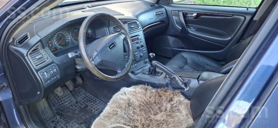 Zils Volvo S60 2001 Daugavpils, ar dzinēja tilpumu 2.40 L un nobraukumu 467 tūkst. km par 1150 €, foto 15 vietnē AUTOMOTO.COM.LV