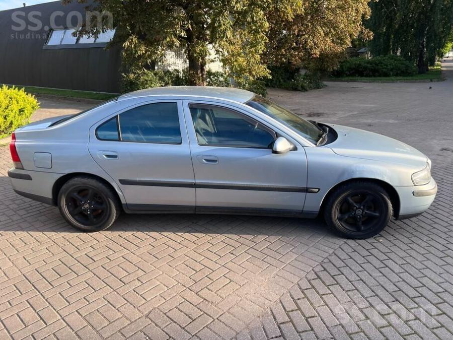 Blue Volvo S60 2001 in Riga, with an engine capacity of 2.40 L and mileage of 342 thousand km for 850 €, photo 3 on AUTOMOTO.COM.LV