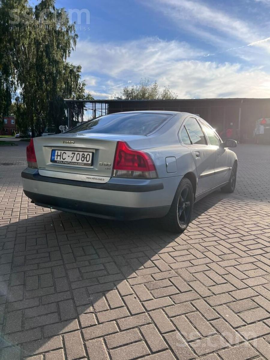 Blue Volvo S60 2001 in Riga, with an engine capacity of 2.40 L and mileage of 342 thousand km for 850 €, photo 4 on AUTOMOTO.COM.LV