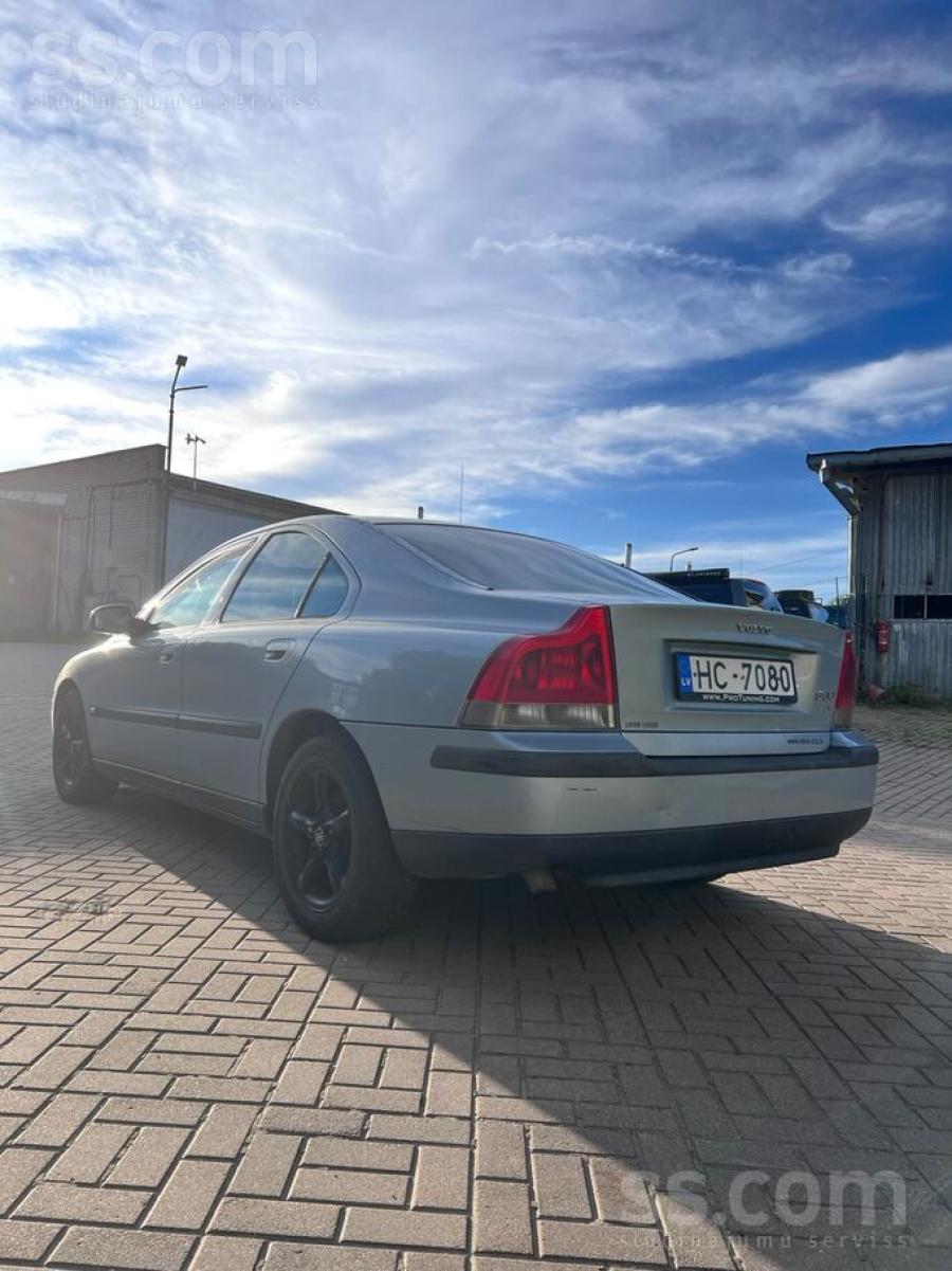 Blue Volvo S60 2001 in Riga, with an engine capacity of 2.40 L and mileage of 342 thousand km for 850 €, photo 5 on AUTOMOTO.COM.LV