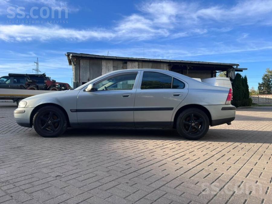 Blue Volvo S60 2001 in Riga, with an engine capacity of 2.40 L and mileage of 342 thousand km for 850 €, photo 6 on AUTOMOTO.COM.LV