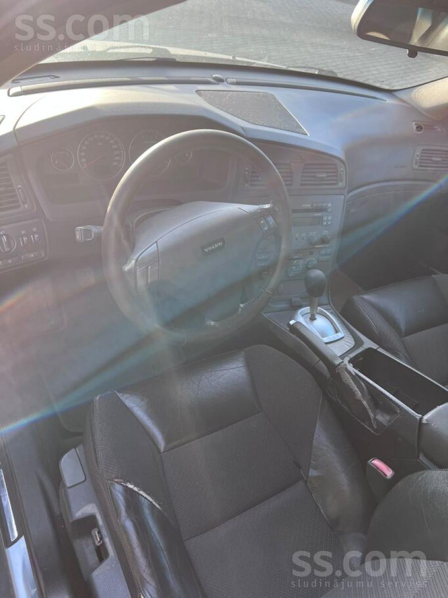 Blue Volvo S60 2001 in Riga, with an engine capacity of 2.40 L and mileage of 342 thousand km for 850 €, photo 8 on AUTOMOTO.COM.LV