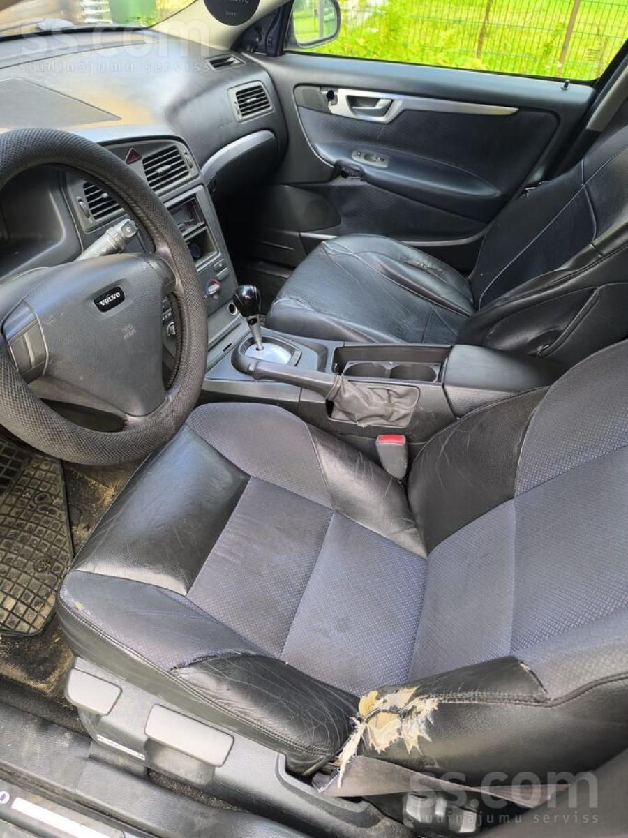 Zils Volvo S60 2001 Rīga, ar dzinēja tilpumu 2.40 L un nobraukumu 374 tūkst. km par 750 €, foto 4 vietnē AUTOMOTO.COM.LV