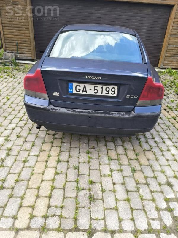 Zils Volvo S60 2001 Rīga, ar dzinēja tilpumu 2.40 L un nobraukumu 374 tūkst. km par 750 €, foto 5 vietnē AUTOMOTO.COM.LV