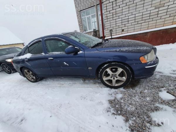 Blue Volvo S60 2002 in Madona, with an engine capacity of 2.40 L and mileage of 356 thousand km for 850 €, photo 2 on AUTOMOTO.COM.LV