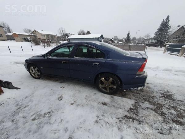 Blue Volvo S60 2002 in Madona, with an engine capacity of 2.40 L and mileage of 356 thousand km for 850 €, photo 4 on AUTOMOTO.COM.LV