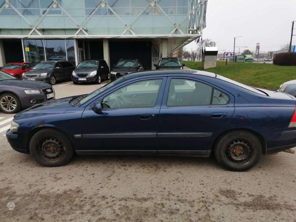 Zils Volvo S60 2002 Kauņa, ar dzinēja tilpumu 2.40 L un nobraukumu 310 tūkst. km par 850 €, foto 1 vietnē AUTOMOTO.COM.LV