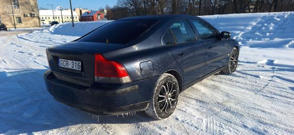 Zils Volvo S60 2002 Šilutė, ar dzinēja tilpumu 2.40 L un nobraukumu 373 tūkst. km par 750 €, foto 3 vietnē AUTOMOTO.COM.LV