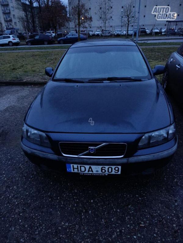 Zils Volvo S60 2002 Viļņa, ar dzinēja tilpumu 2.40 L un nobraukumu 350 tūkst. km par 650 €, foto 11 vietnē AUTOMOTO.COM.LV