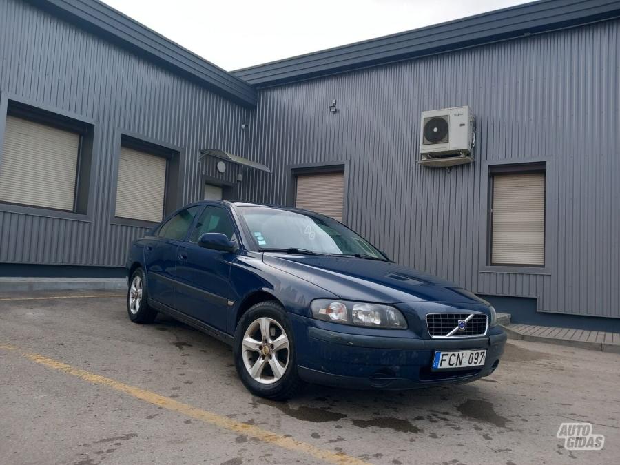 Blue Volvo S60 2002 in Siauliai, with an engine capacity of 2.40 L and mileage of 290 thousand km for 1000 €, photo 2 on AUTOMOTO.COM.LV
