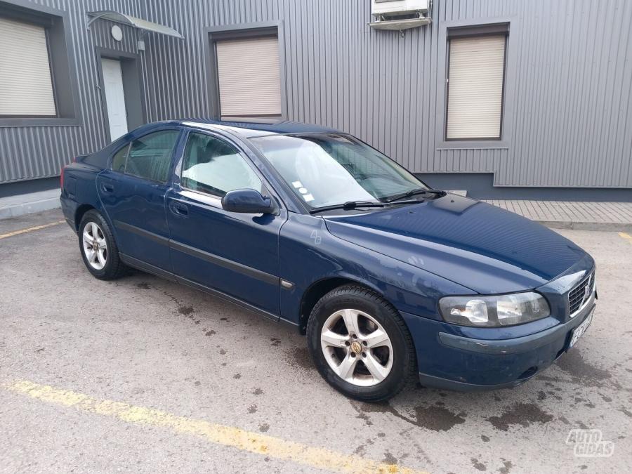 Blue Volvo S60 2002 in Siauliai, with an engine capacity of 2.40 L and mileage of 290 thousand km for 1000 €, photo 6 on AUTOMOTO.COM.LV