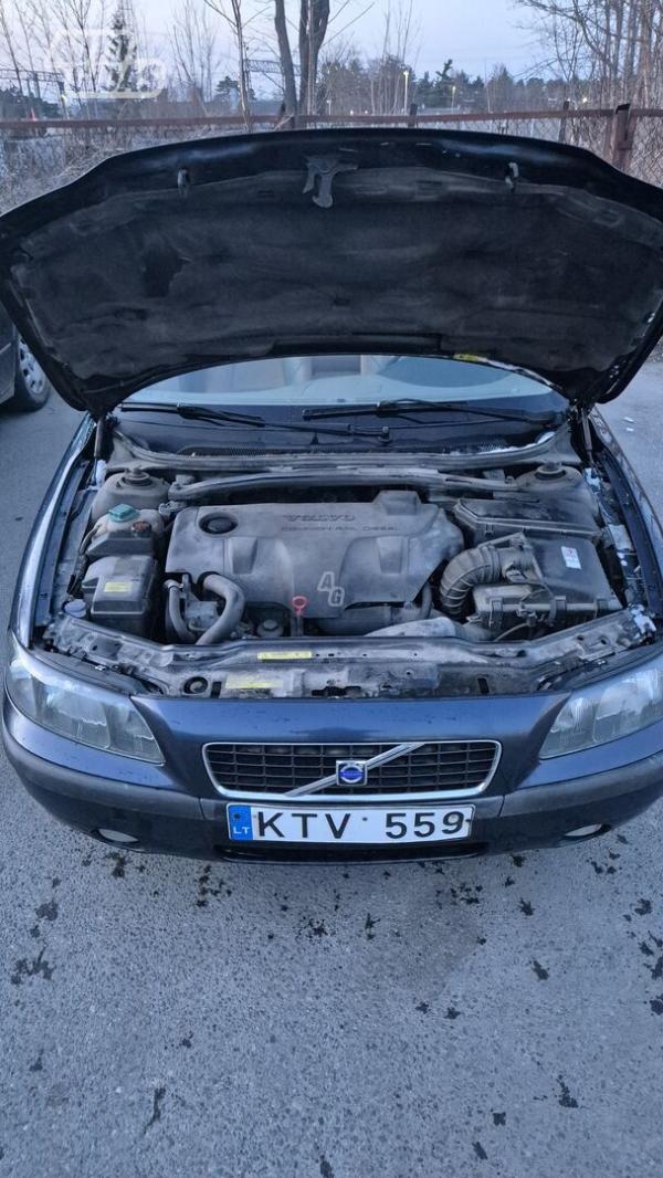 Blue Volvo S60 2002 in Vilnius, with an engine capacity of 2.40 L and mileage of 360 thousand km for 650 €, photo 4 on AUTOMOTO.COM.LV