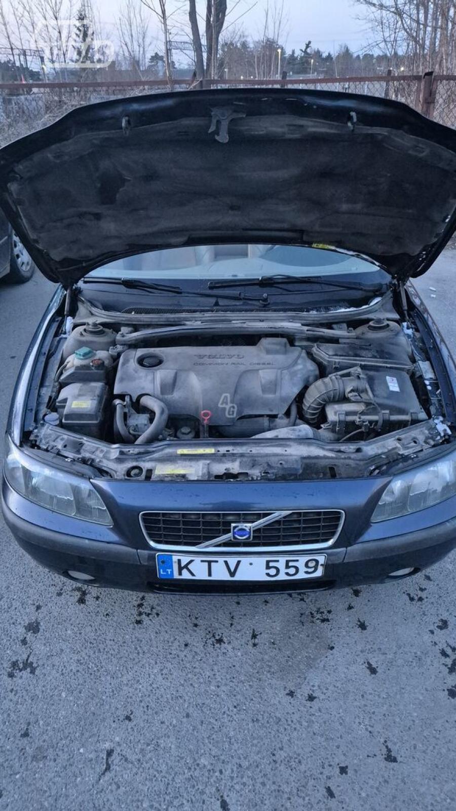 Zils Volvo S60 2002 Viļņa, ar dzinēja tilpumu 2.40 L un nobraukumu 360 tūkst. km par 650 €, foto 4 vietnē AUTOMOTO.COM.LV