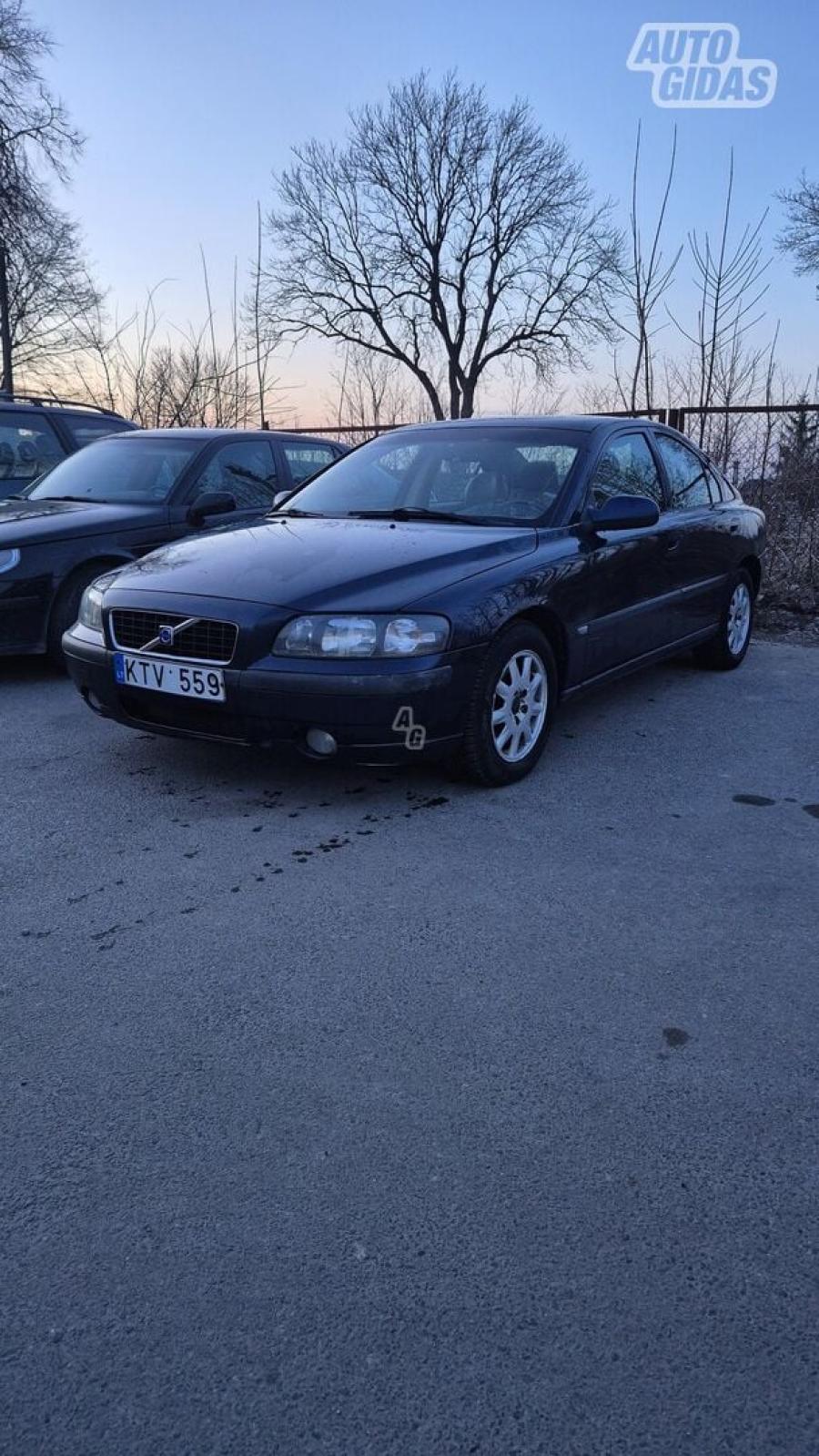Zils Volvo S60 2002 Viļņa, ar dzinēja tilpumu 2.40 L un nobraukumu 360 tūkst. km par 650 €, foto 5 vietnē AUTOMOTO.COM.LV