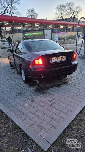 Zils Volvo S60 2002 Viļņa, ar dzinēja tilpumu 2.40 L un nobraukumu 360 tūkst. km par 650 €, foto 7 vietnē AUTOMOTO.COM.LV