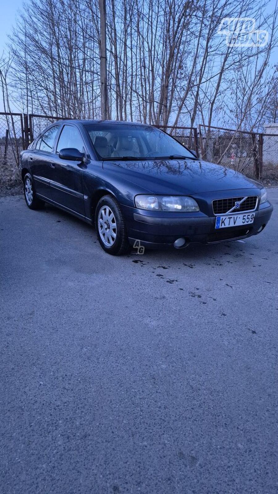 Zils Volvo S60 2002 Viļņa, ar dzinēja tilpumu 2.40 L un nobraukumu 360 tūkst. km par 650 €, foto 8 vietnē AUTOMOTO.COM.LV