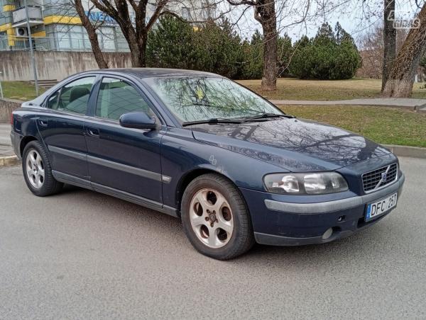 Blue Volvo S60 2002 in Vilnius, with an engine capacity of 2.40 L and mileage of 274 thousand km for 720 €, photo 2 on AUTOMOTO.COM.LV