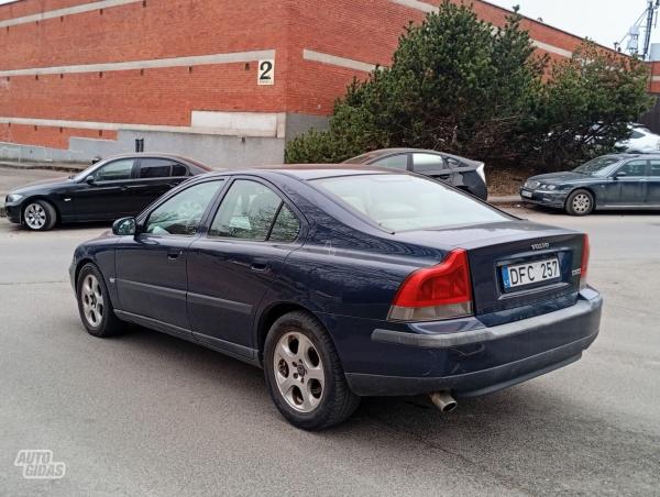 Blue Volvo S60 2002 in Vilnius, with an engine capacity of 2.40 L and mileage of 274 thousand km for 720 €, photo 3 on AUTOMOTO.COM.LV