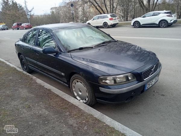 Zils Volvo S60 2002 Viļņa, ar dzinēja tilpumu 2.40 L un nobraukumu 281 tūkst. km par 550 €, foto 2 vietnē AUTOMOTO.COM.LV