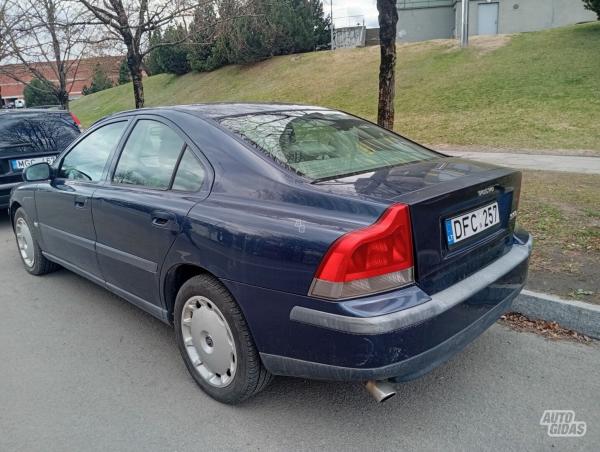 Zils Volvo S60 2002 Viļņa, ar dzinēja tilpumu 2.40 L un nobraukumu 281 tūkst. km par 550 €, foto 3 vietnē AUTOMOTO.COM.LV