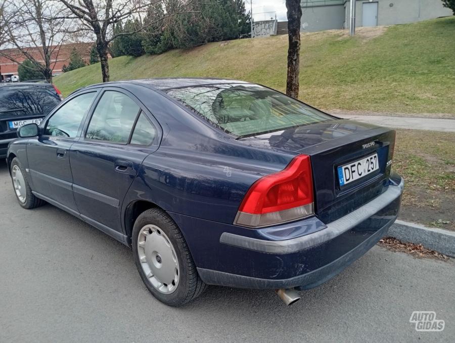 Zils Volvo S60 2002 Viļņa, ar dzinēja tilpumu 2.40 L un nobraukumu 281 tūkst. km par 550 €, foto 4 vietnē AUTOMOTO.COM.LV