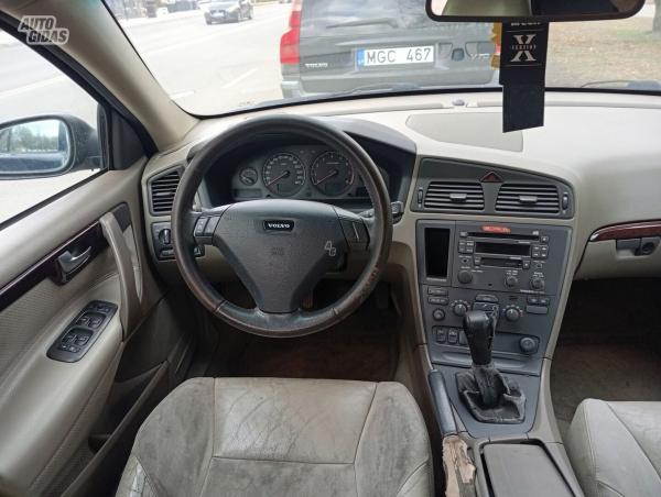 Zils Volvo S60 2002 Viļņa, ar dzinēja tilpumu 2.40 L un nobraukumu 281 tūkst. km par 550 €, foto 4 vietnē AUTOMOTO.COM.LV