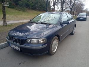 Zils Volvo S60 2002 Viļņa, ar dzinēja tilpumu 2.40 L un nobraukumu 281 tūkst. km par 550 €, foto  vietnē AUTOMOTO.COM.LV