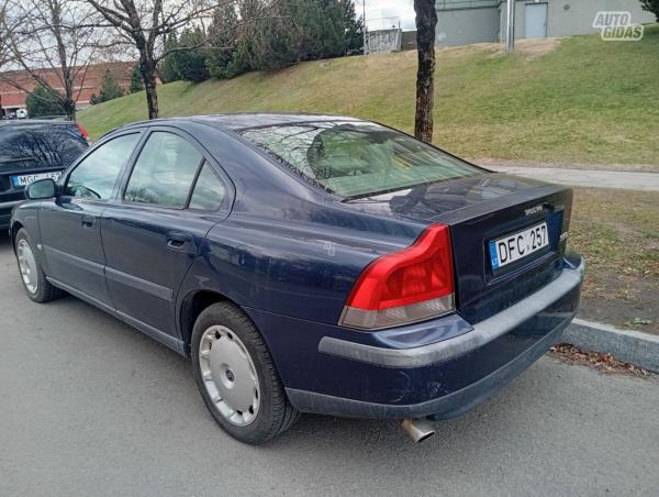 Blue Volvo S60 2002 in Vilnius, with an engine capacity of 2.40 L and mileage of 281 thousand km for 550 €, photo 3 on AUTOMOTO.COM.LV