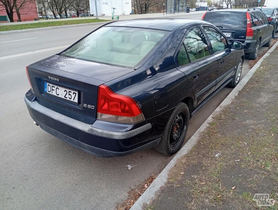 Zils Volvo S60 2002 Viļņa, ar dzinēja tilpumu 2.40 L un nobraukumu 281 tūkst. km par 550 €, foto 5 vietnē AUTOMOTO.COM.LV