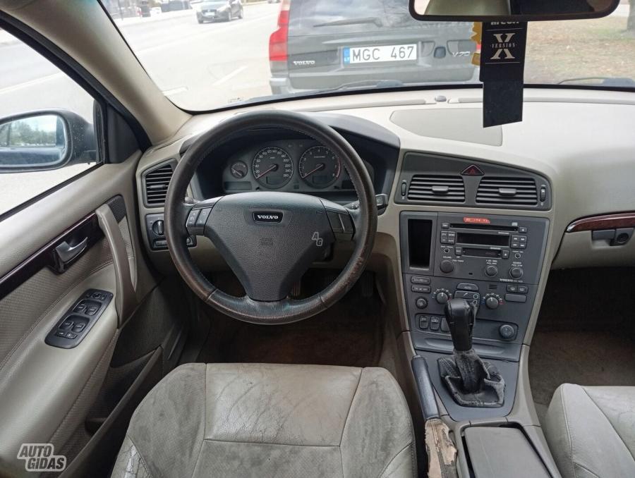 Zils Volvo S60 2002 Viļņa, ar dzinēja tilpumu 2.40 L un nobraukumu 281 tūkst. km par 550 €, foto 6 vietnē AUTOMOTO.COM.LV