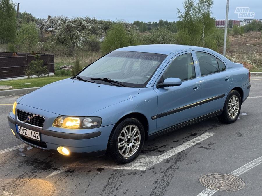 Синий Вольво С60 2002 в Вильнюс, объемом двигателя 2.40 л и пробегом 357 тыс. км за 850 €, фото 3 на AUTOMOTO.COM.LV