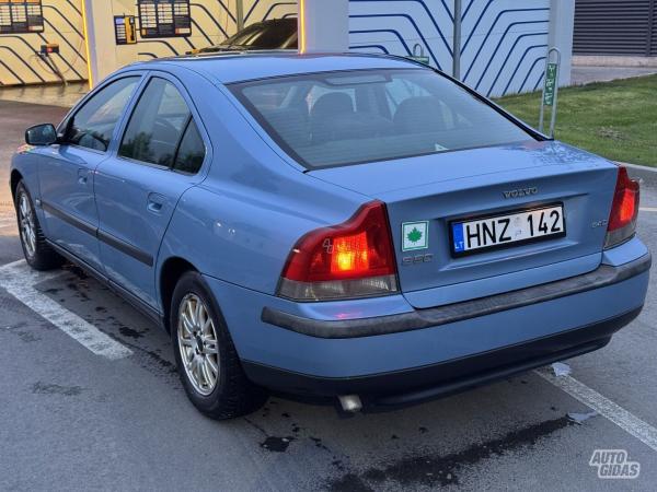 Zils Volvo S60 2002 Viļņa, ar dzinēja tilpumu 2.40 L un nobraukumu 357 tūkst. km par 850 €, foto 6 vietnē AUTOMOTO.COM.LV