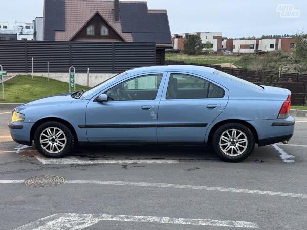 Zils Volvo S60 2002 Viļņa, ar dzinēja tilpumu 2.40 L un nobraukumu 357 tūkst. km par 850 €, foto 7 vietnē AUTOMOTO.COM.LV