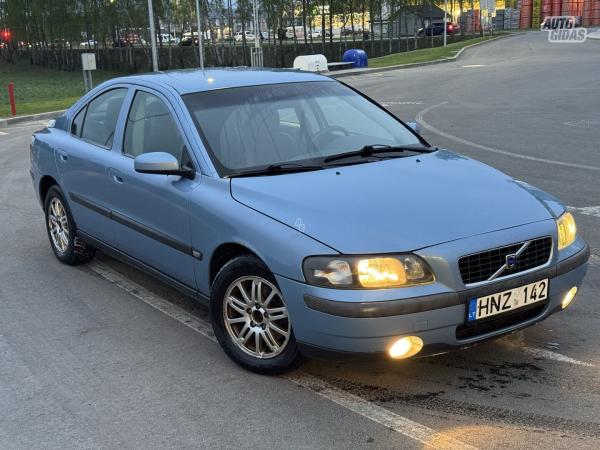 Zils Volvo S60 2002 Viļņa, ar dzinēja tilpumu 2.40 L un nobraukumu 357 tūkst. km par 850 €, foto 8 vietnē AUTOMOTO.COM.LV