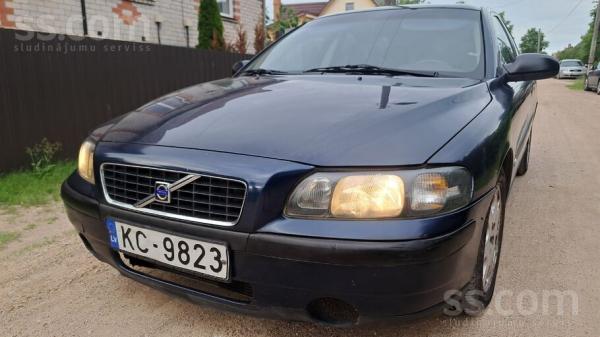 Zils Volvo S60 2002 Daugavpils, ar dzinēja tilpumu 2.40 L un nobraukumu 320 tūkst. km par 1350 €, foto 2 vietnē AUTOMOTO.COM.LV