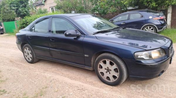 Zils Volvo S60 2002 Daugavpils, ar dzinēja tilpumu 2.40 L un nobraukumu 320 tūkst. km par 1350 €, foto 4 vietnē AUTOMOTO.COM.LV