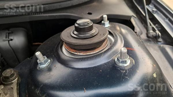 Zils Volvo S60 2002 Daugavpils, ar dzinēja tilpumu 2.40 L un nobraukumu 320 tūkst. km par 1350 €, foto 8 vietnē AUTOMOTO.COM.LV