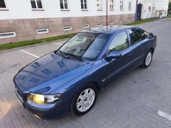 Blue Volvo S60 2002 in Taurage, with an engine capacity of 2.40 L and mileage of 254 thousand km for 1650 €, photo 1 on AUTOMOTO.COM.LV