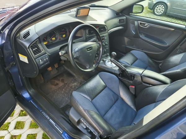 Blue Volvo S60 2002 in Taurage, with an engine capacity of 2.40 L and mileage of 254 thousand km for 1650 €, photo 9 on AUTOMOTO.COM.LV