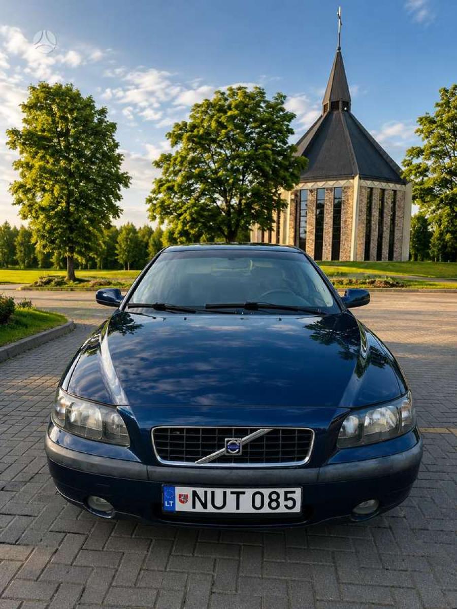 Zils Volvo S60 2002 Viļņa, ar dzinēja tilpumu 2.40 L un nobraukumu 429 tūkst. km par 1100 €, foto 1 vietnē AUTOMOTO.COM.LV