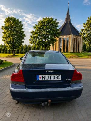 Zils Volvo S60 2002 Viļņa, ar dzinēja tilpumu 2.40 L un nobraukumu 429 tūkst. km par 1100 €, foto 3 vietnē AUTOMOTO.COM.LV
