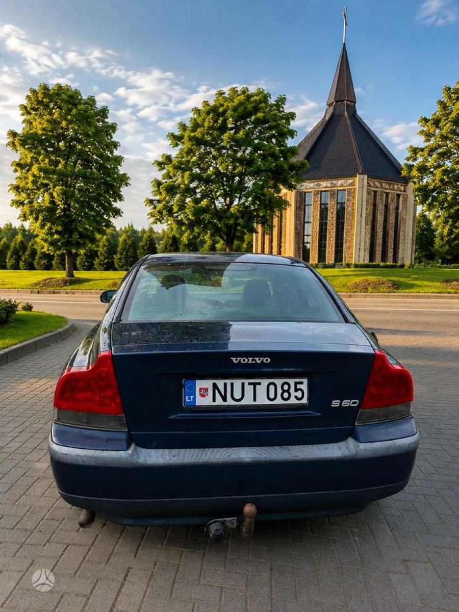 Zils Volvo S60 2002 Viļņa, ar dzinēja tilpumu 2.40 L un nobraukumu 429 tūkst. km par 1100 €, foto 3 vietnē AUTOMOTO.COM.LV