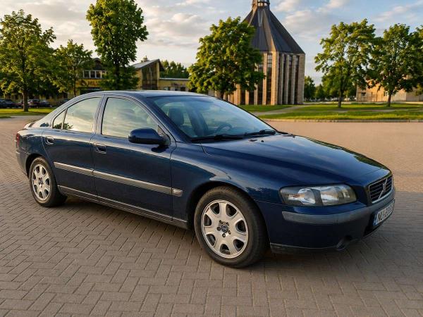 Blue Volvo S60 2002 in Vilnius, with an engine capacity of 2.40 L and mileage of 429 thousand km for 1100 €, photo 4 on AUTOMOTO.COM.LV