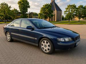 Zils Volvo S60 2002 Viļņa, ar dzinēja tilpumu 2.40 L un nobraukumu 429 tūkst. km par 1100 €, foto 5 vietnē AUTOMOTO.COM.LV