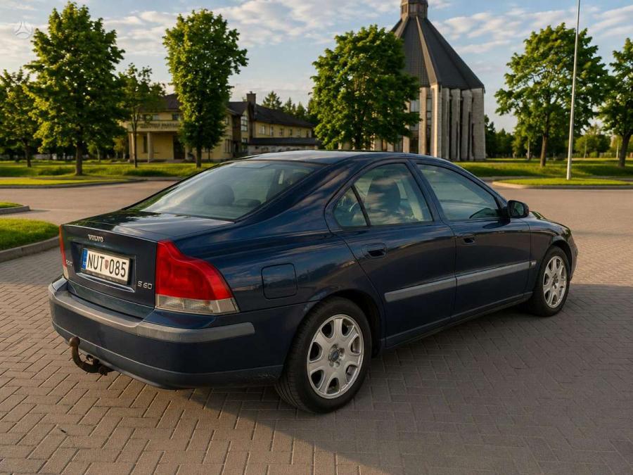 Zils Volvo S60 2002 Viļņa, ar dzinēja tilpumu 2.40 L un nobraukumu 429 tūkst. km par 1100 €, foto 6 vietnē AUTOMOTO.COM.LV