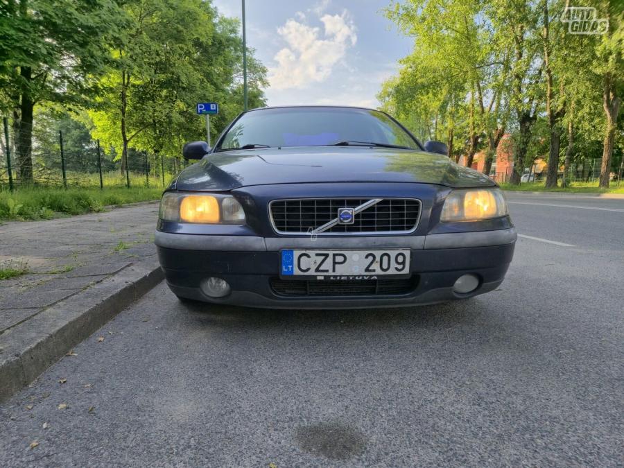 Blue Volvo S60 2002 in Klaipeda, with an engine capacity of 2.40 L and mileage of 470 thousand km for 950 €, photo 1 on AUTOMOTO.COM.LV