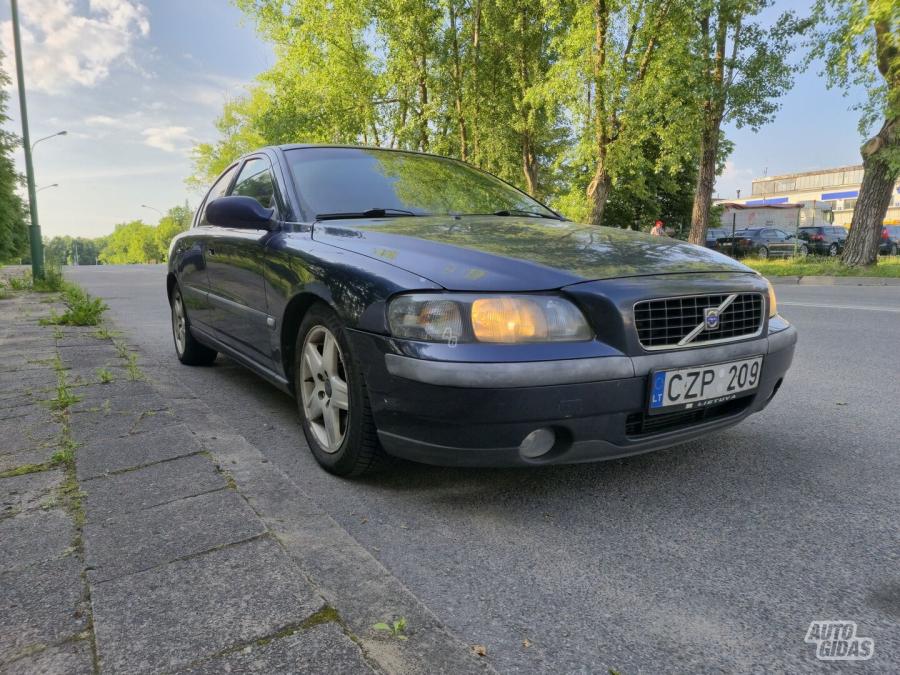 Blue Volvo S60 2002 in Klaipeda, with an engine capacity of 2.40 L and mileage of 470 thousand km for 950 €, photo 3 on AUTOMOTO.COM.LV