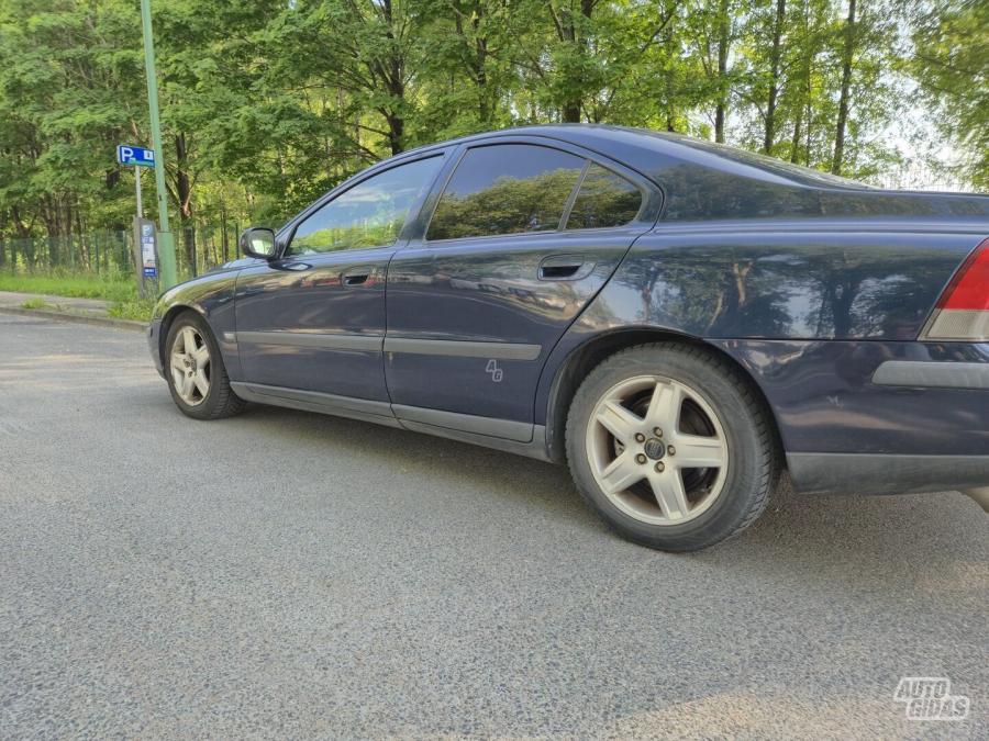 Blue Volvo S60 2002 in Klaipeda, with an engine capacity of 2.40 L and mileage of 470 thousand km for 950 €, photo 4 on AUTOMOTO.COM.LV