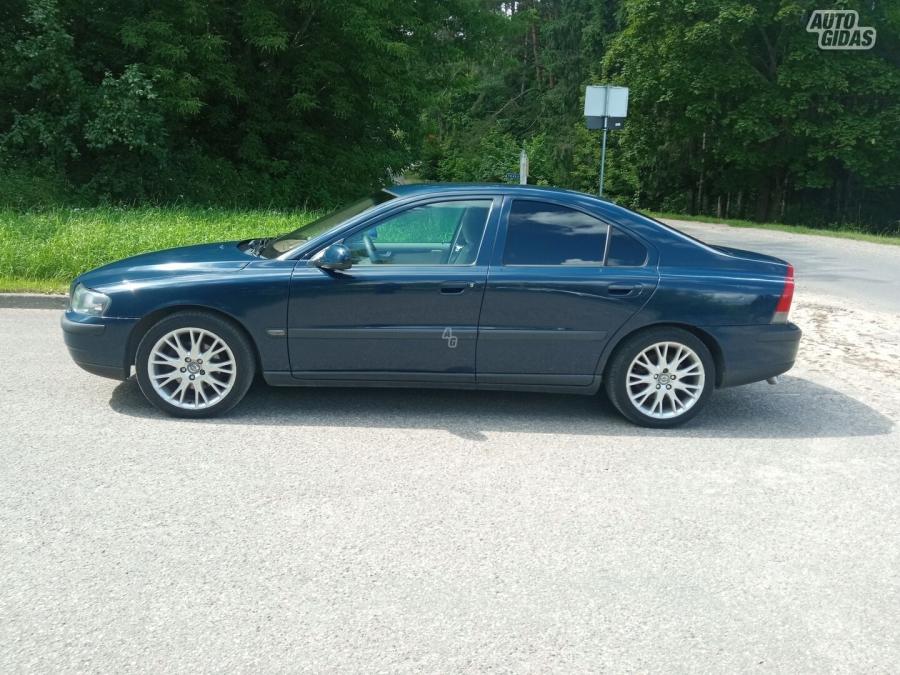 Zils Volvo S60 2002 Viļņa, ar dzinēja tilpumu 2.40 L un nobraukumu 330 tūkst. km par 1290 €, foto 9 vietnē AUTOMOTO.COM.LV